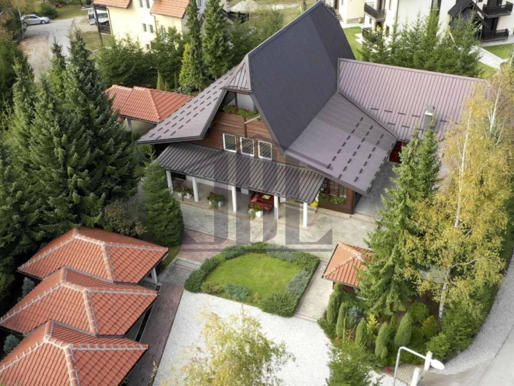 Samostalna porodična vila 405 m², Zlatibor, Čajetina