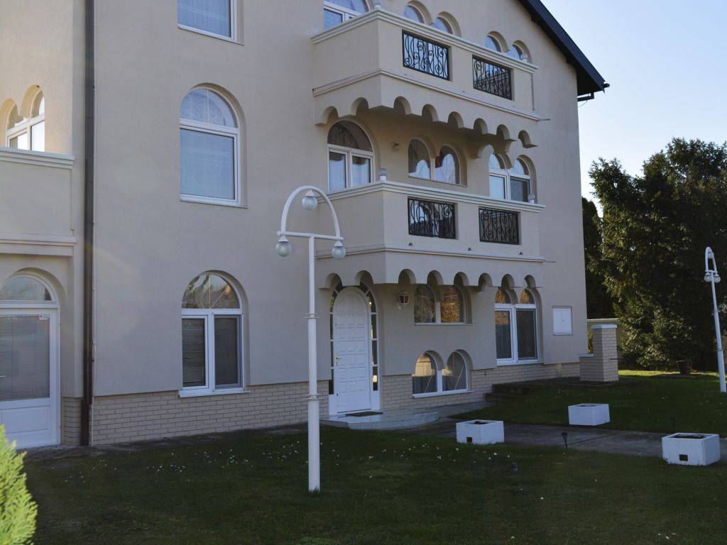 Samostalna porodična kuća 482 m², Centar 1, Subotica