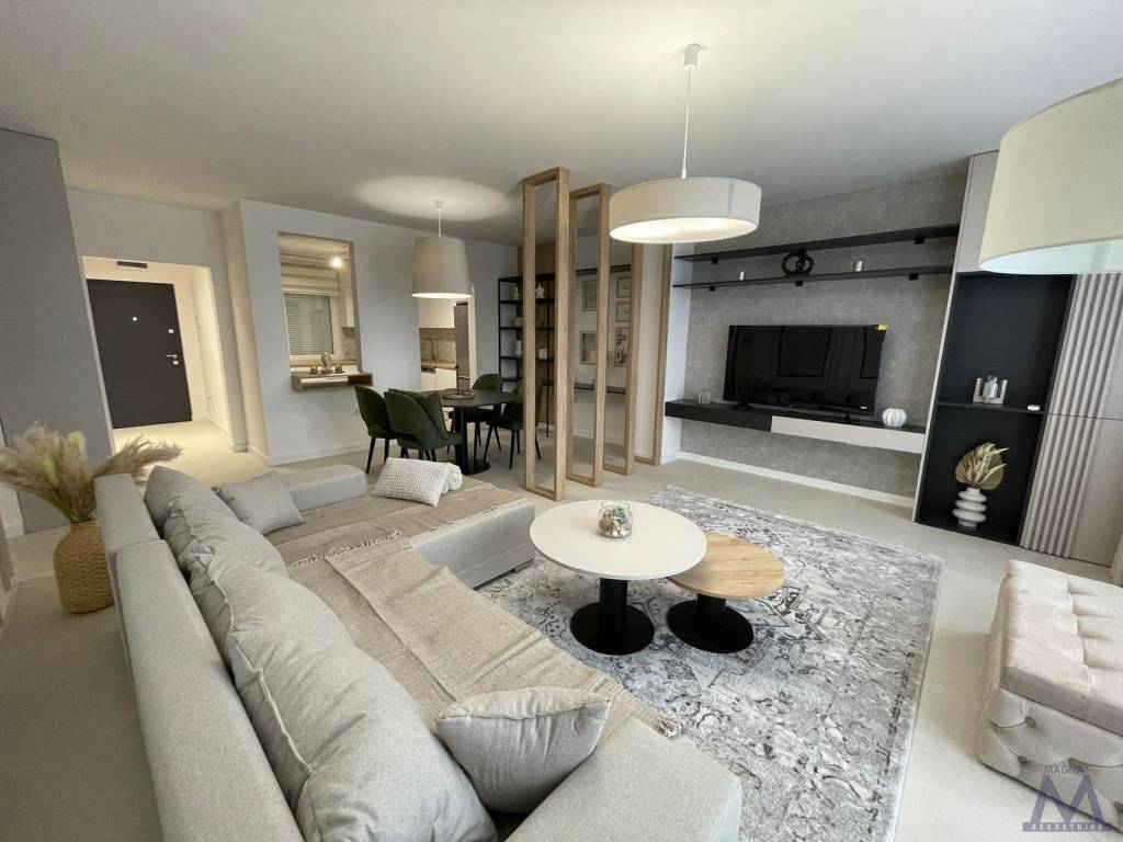Samostalna porodična kuća 460 m², Kać, Novi Sad