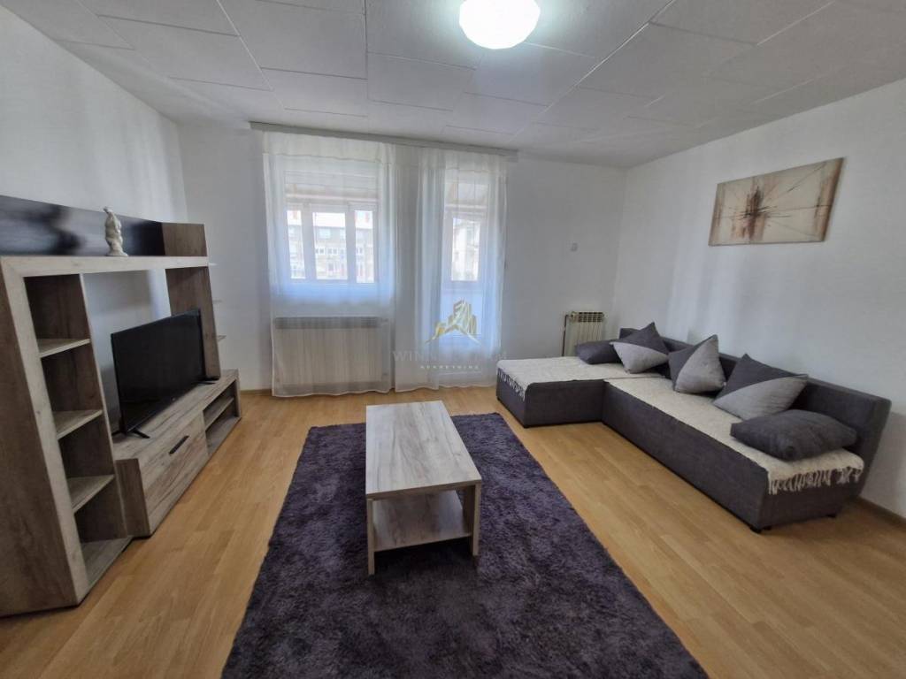 Dvosobni stan u dobrom stanju, četvrti sprat, Ćuprija