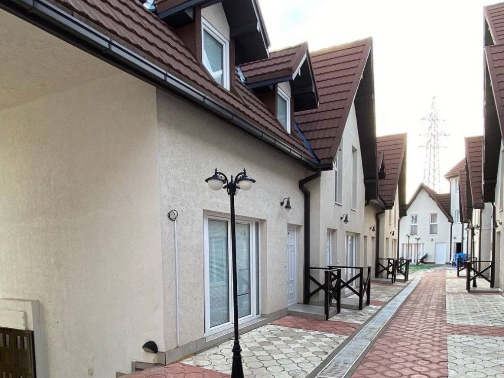 Dvosobni stan Stefana Prvovenčanog bb, Leposavić