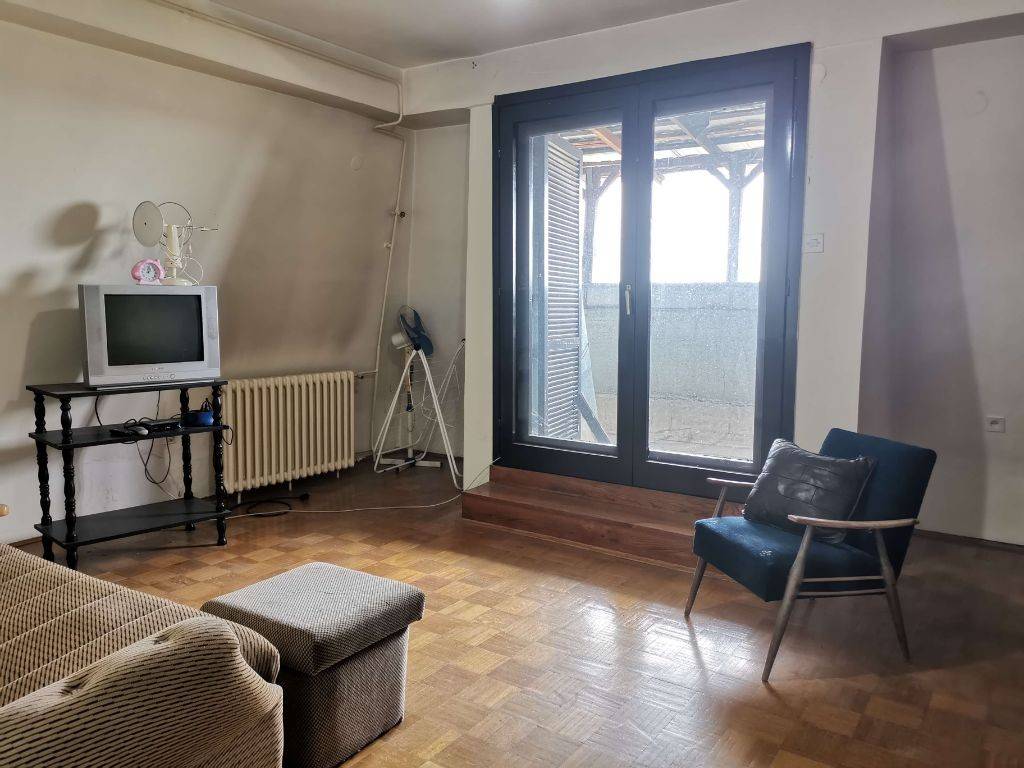 Jednosoban stan za renoviranje, sedmi sprat, Obrenovac Centar, Beograd