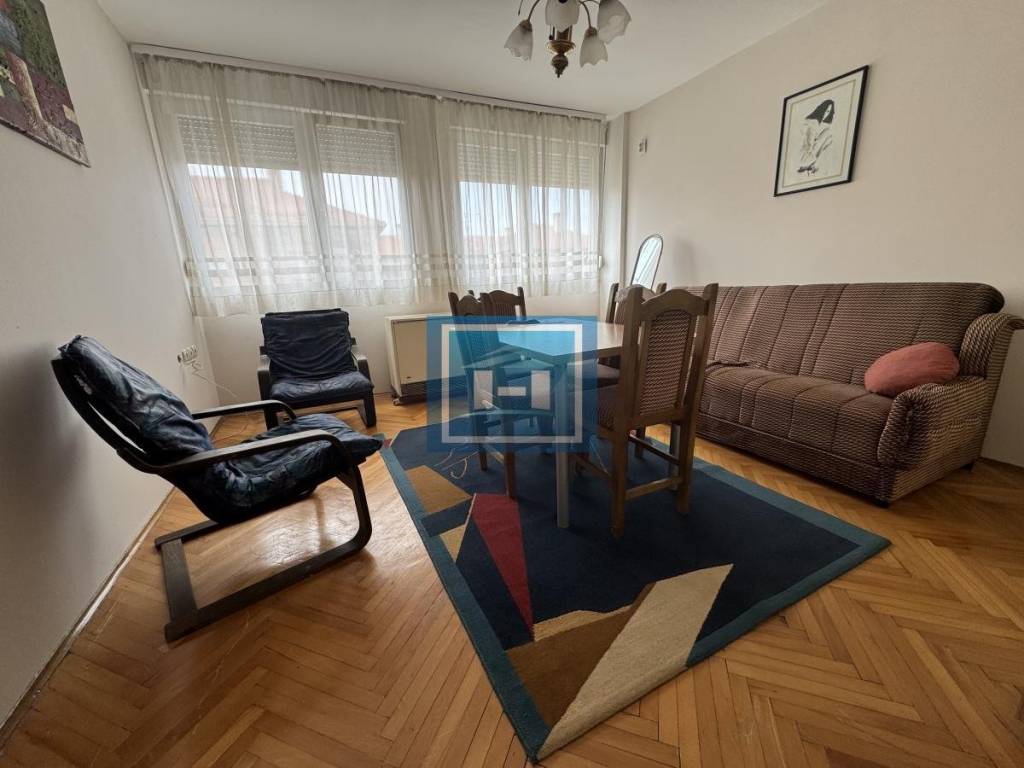 Dvosobni stan u dobrom stanju, treći sprat, Ćuprija
