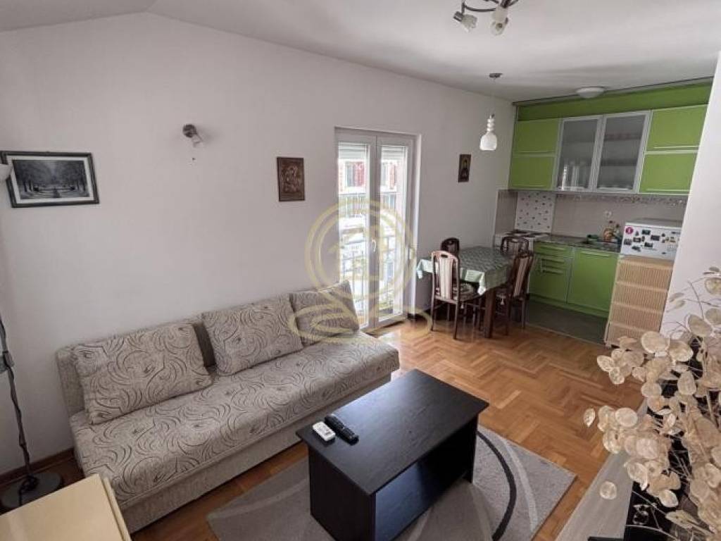 Dvosobni stan drugi sprat, Širi centar, Jezero, Vrnjačka Banja