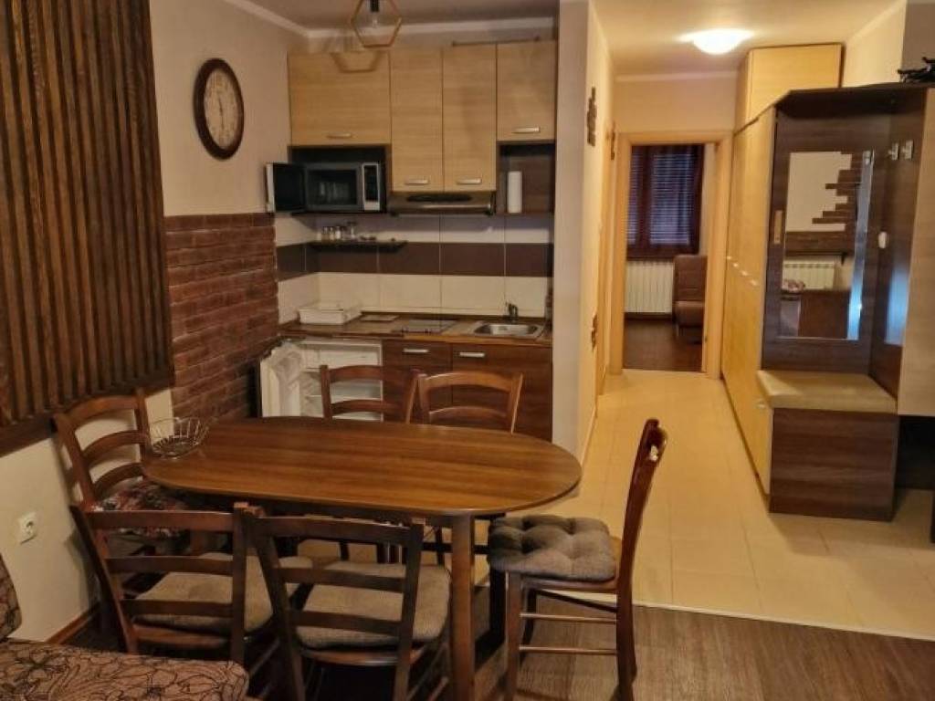 Dvosobni stan u dobrom stanju, prvi sprat, Raška - Kopaonik