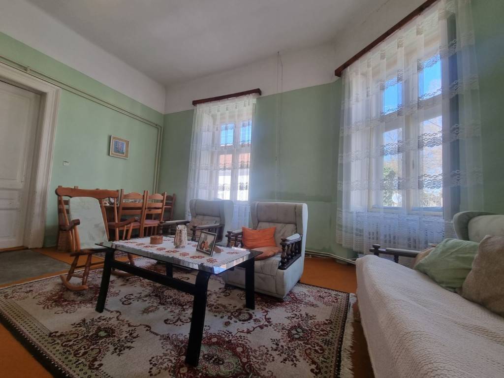 Dvosobni stan 111 m², Centar 1, Subotica