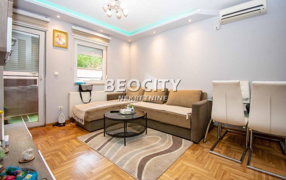 Dvosobni stan Borhesova, Altina - Galenika, Beograd