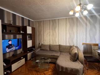 Dvosobni stan u dobrom stanju, peti sprat, Ledena Stena - Kičevo - Železnička stanica, Niš