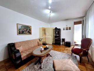 Trosobni stan prvi sprat, Beograd