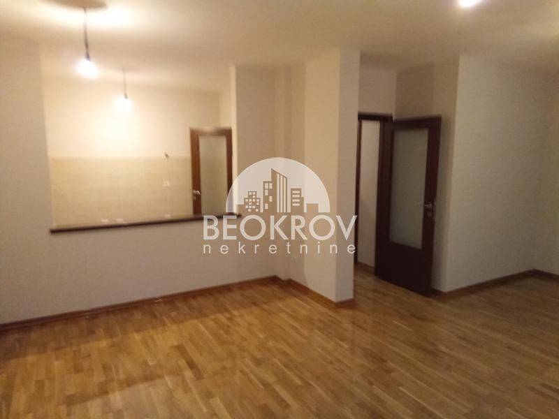 Trosobni stan Čuburska, Hram Svetog Save - Neimar - Čubura, Beograd