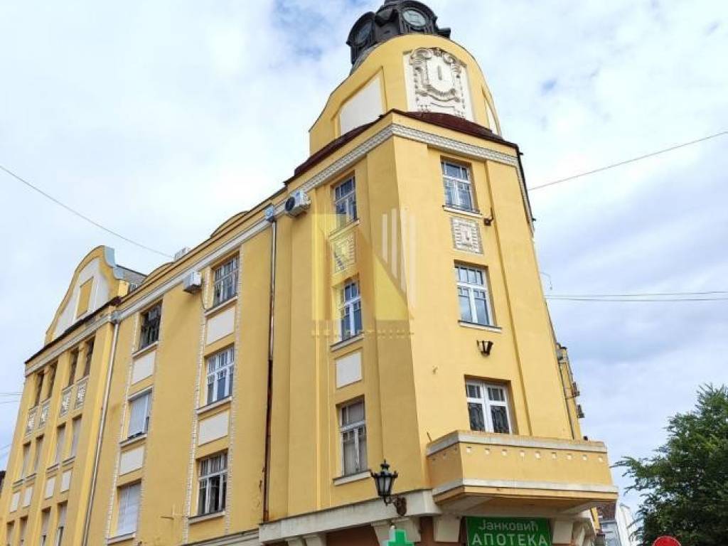 Trosobni stan treći sprat, Novi Sad