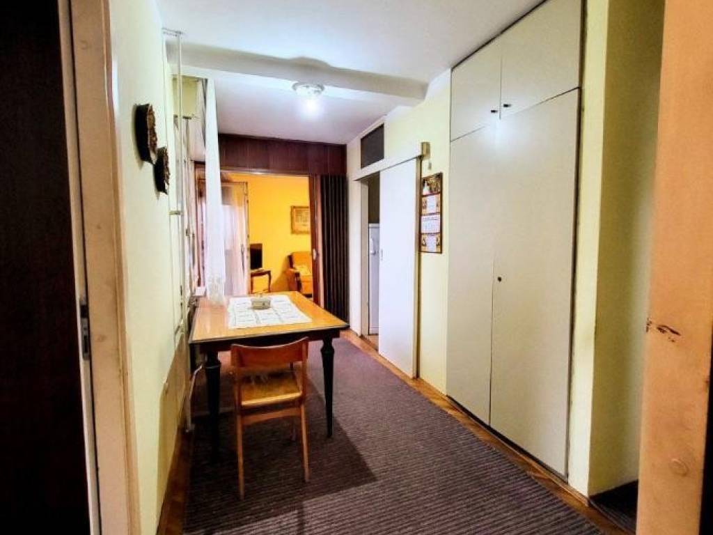 Trosobni stan u dobrom stanju, četvrti sprat, Centar - Marger, Niš