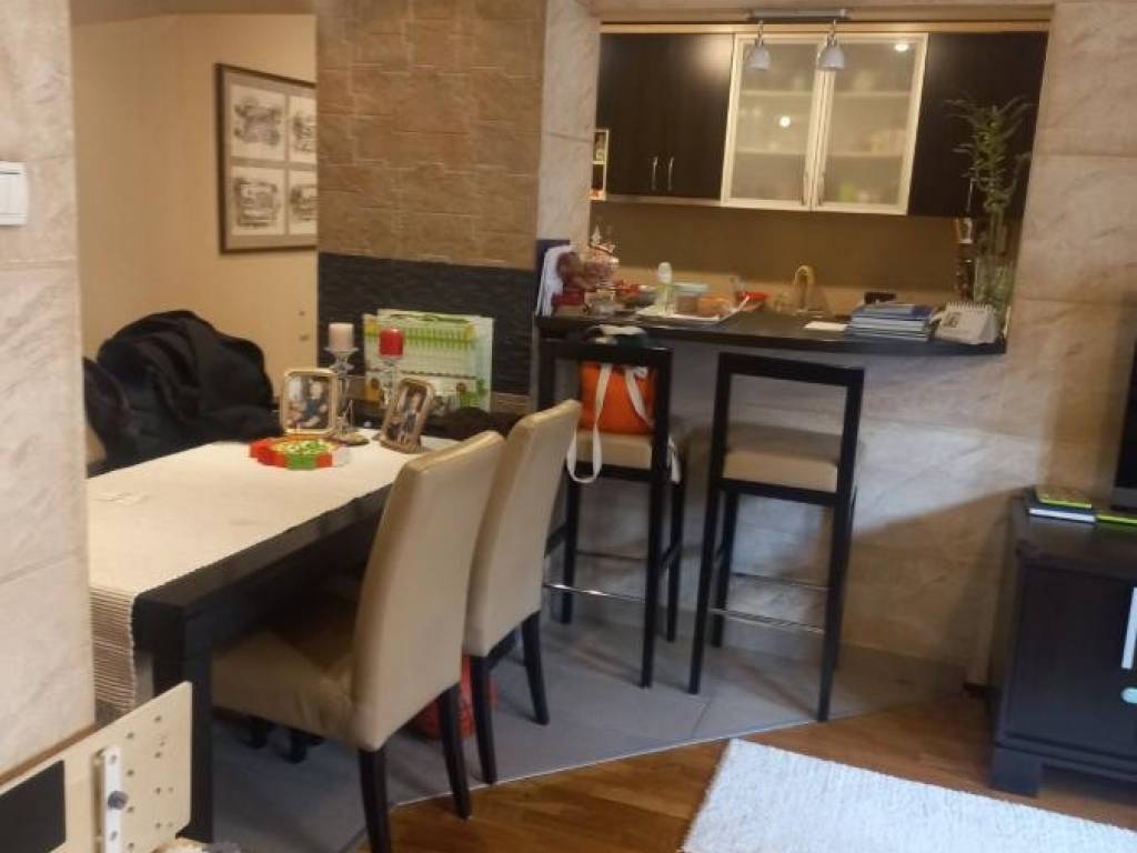 Trosobni stan Poenkareova, Beograd