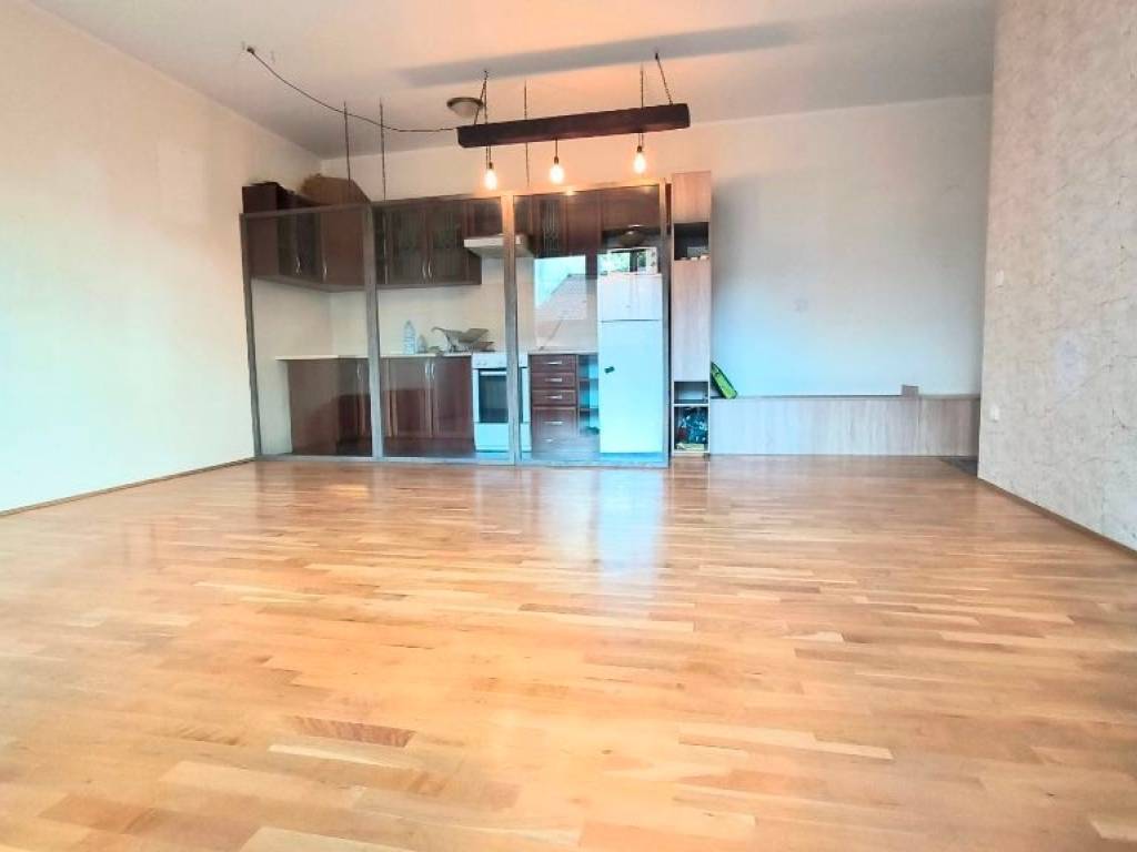 Trosobni stan Ulica Dimitrija Tucovica, Bulbulder - Slavujev Venac, Beograd