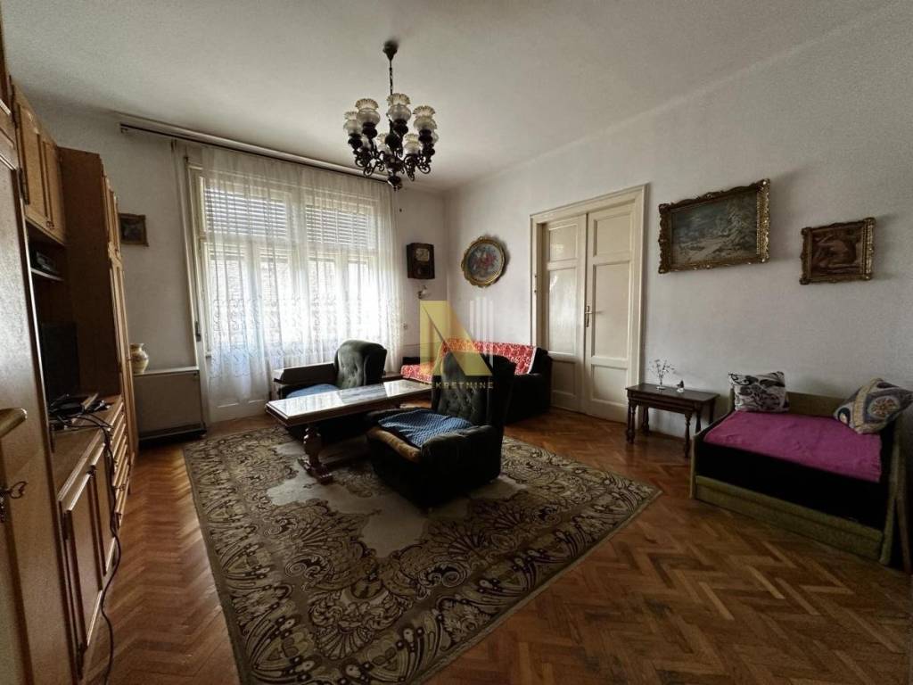 Trosobni stan u dobrom stanju, prvi sprat, Stari Grad, Novi Sad