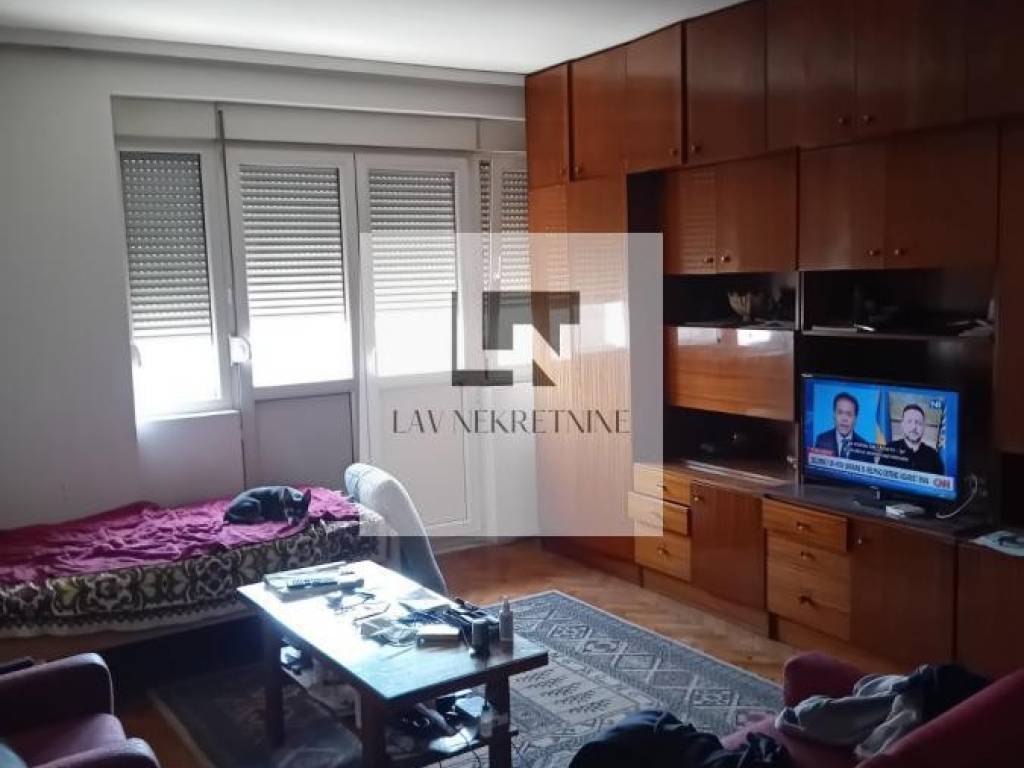Trosobni stan u dobrom stanju, četvrti sprat, Beograd na vodi - Palata pravde, Beograd