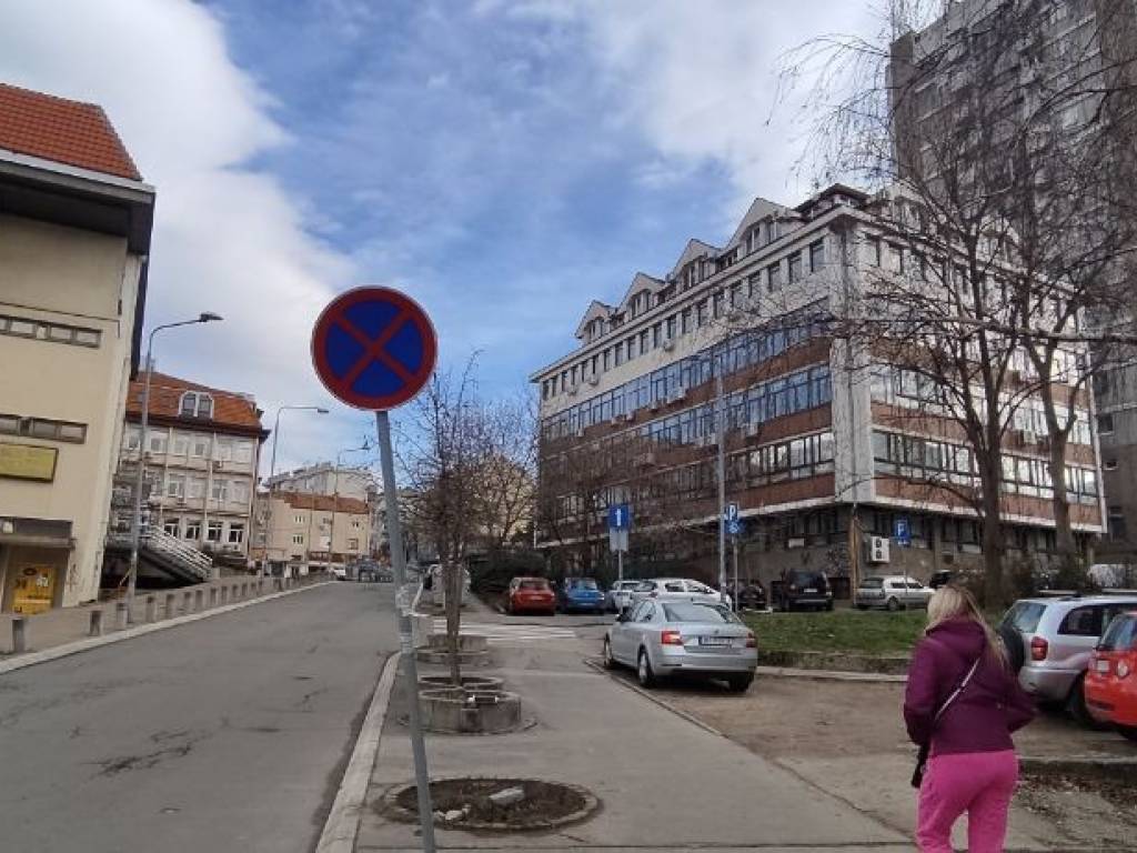 Stan četvrti sprat, Banovo Brdo, Beograd