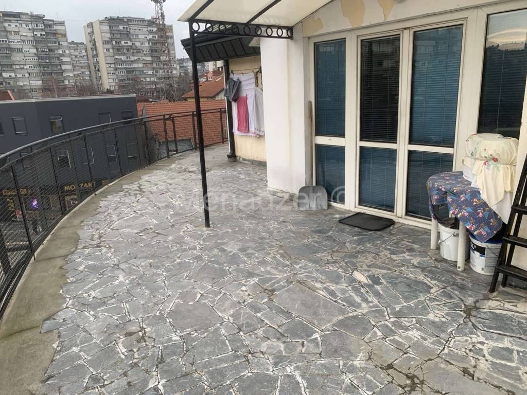 Četvorosobni stan treći sprat, Beograd
