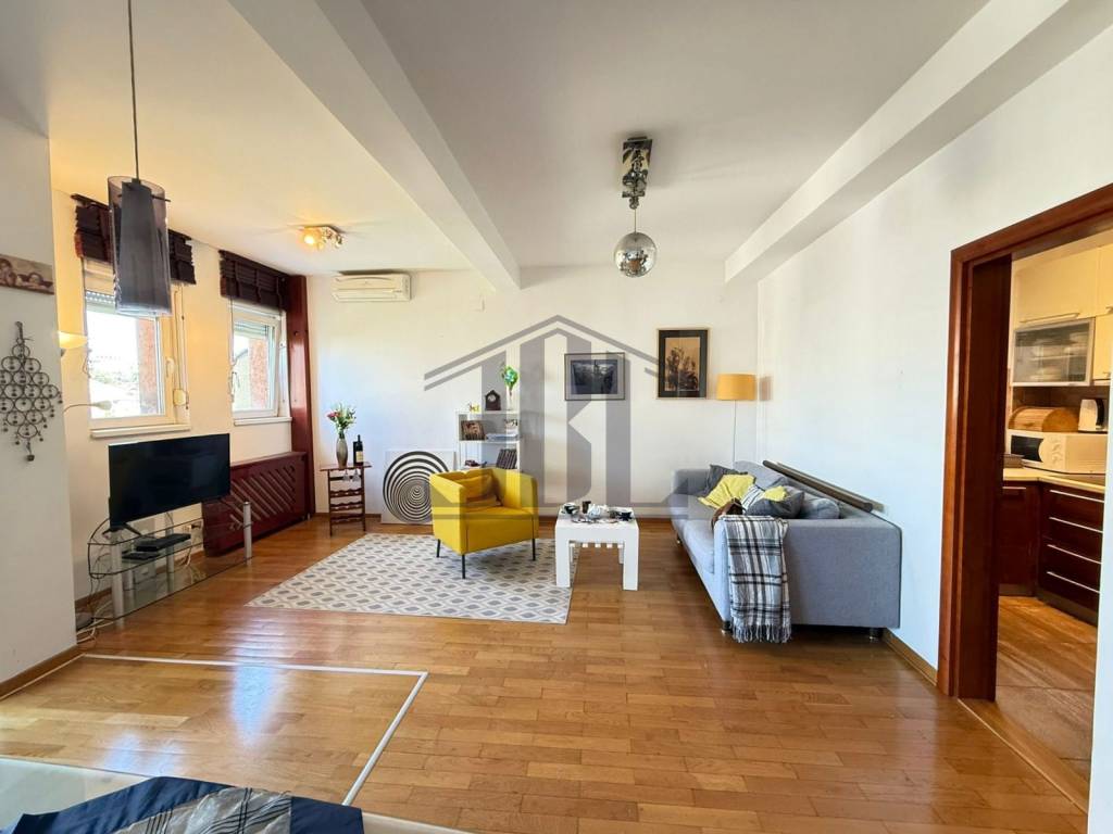 Trosobni stan 84 m², Beograd