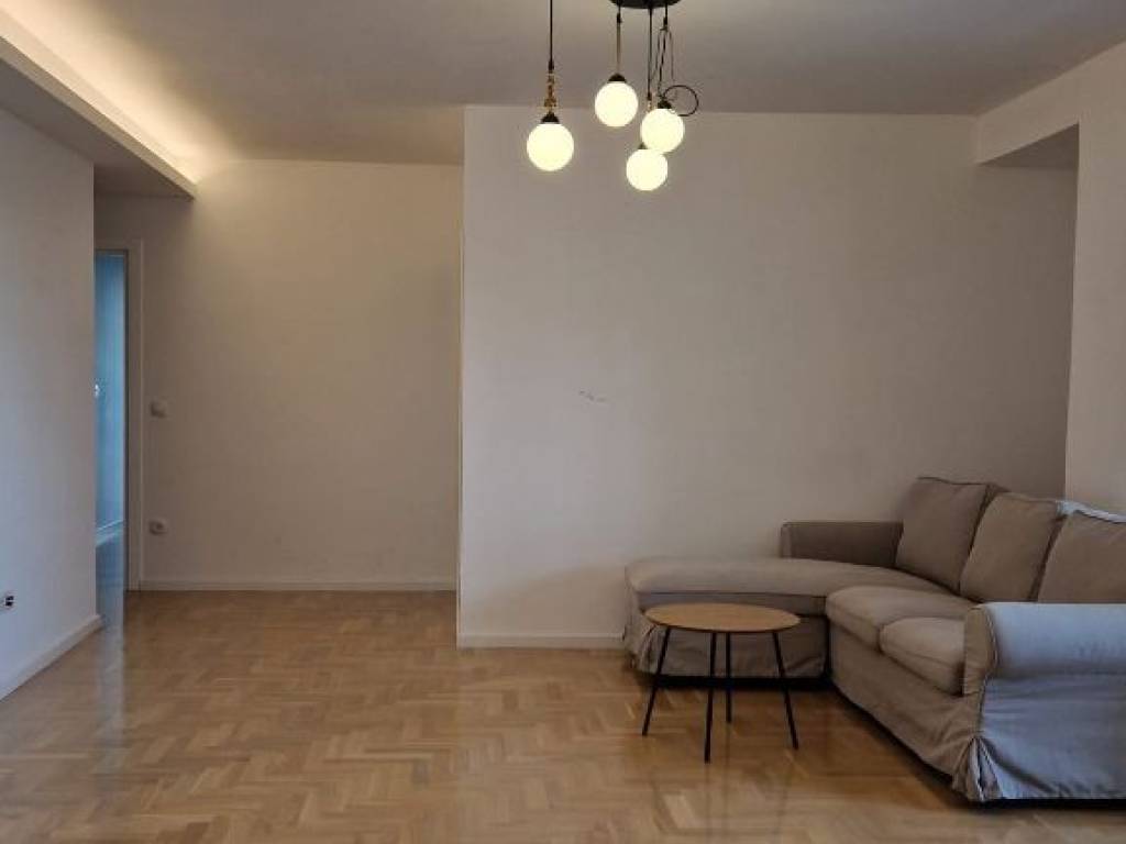 Četvorosobni stan Bul. M. Pupina 139, Akademija - Arena, Beograd