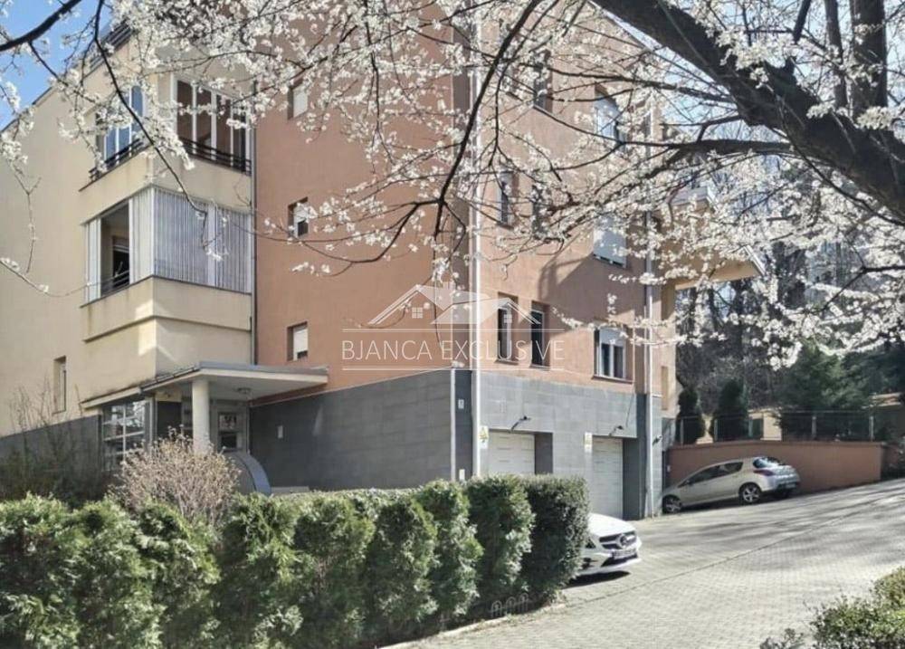 Trosobni stan Kronštatska, Dedinje, Beograd