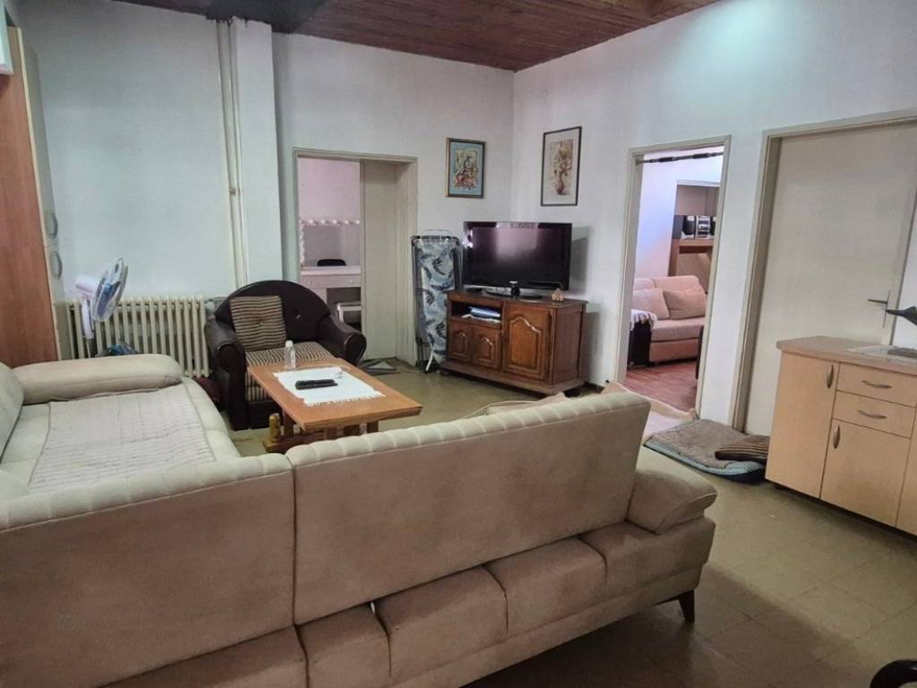Četvorosobni stan Bul. Oslobodjenja, Banjica, Beograd