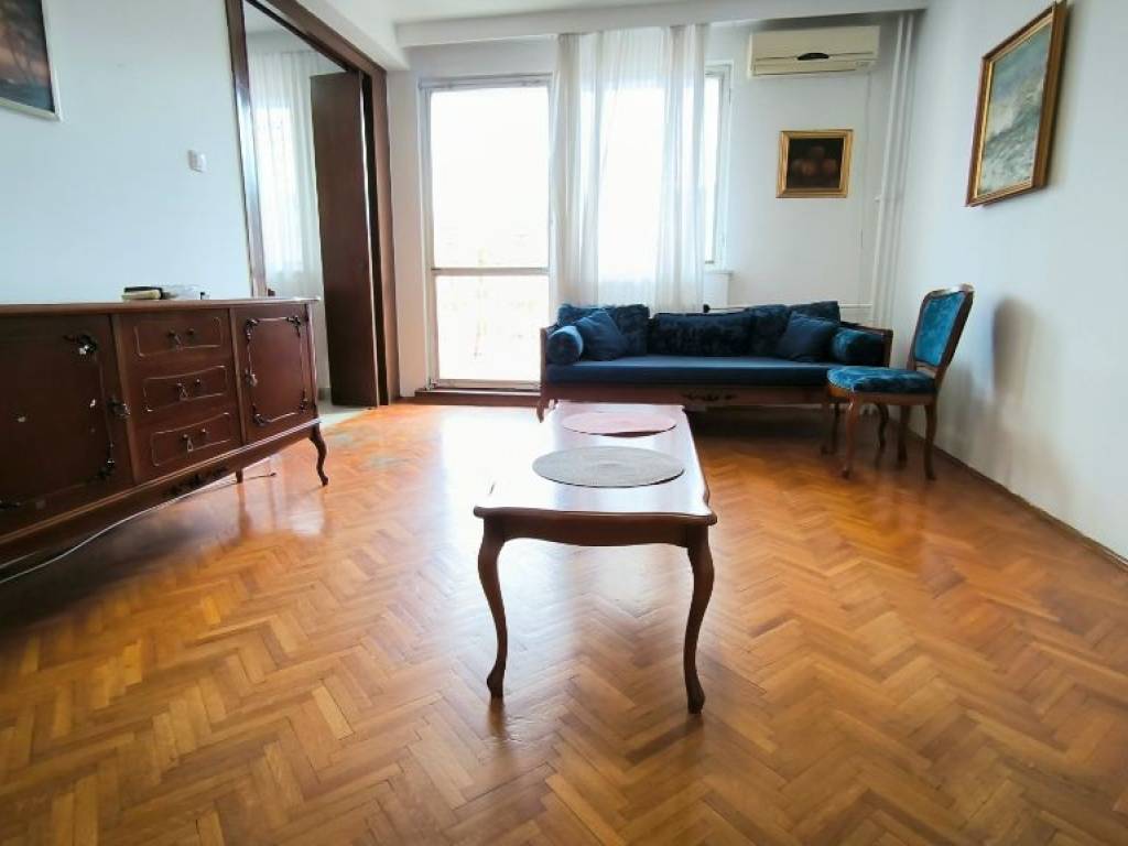 Četvorosobni stan Desanke Maksimovic, Kalenić - Slavija - Cvetni Trg, Beograd