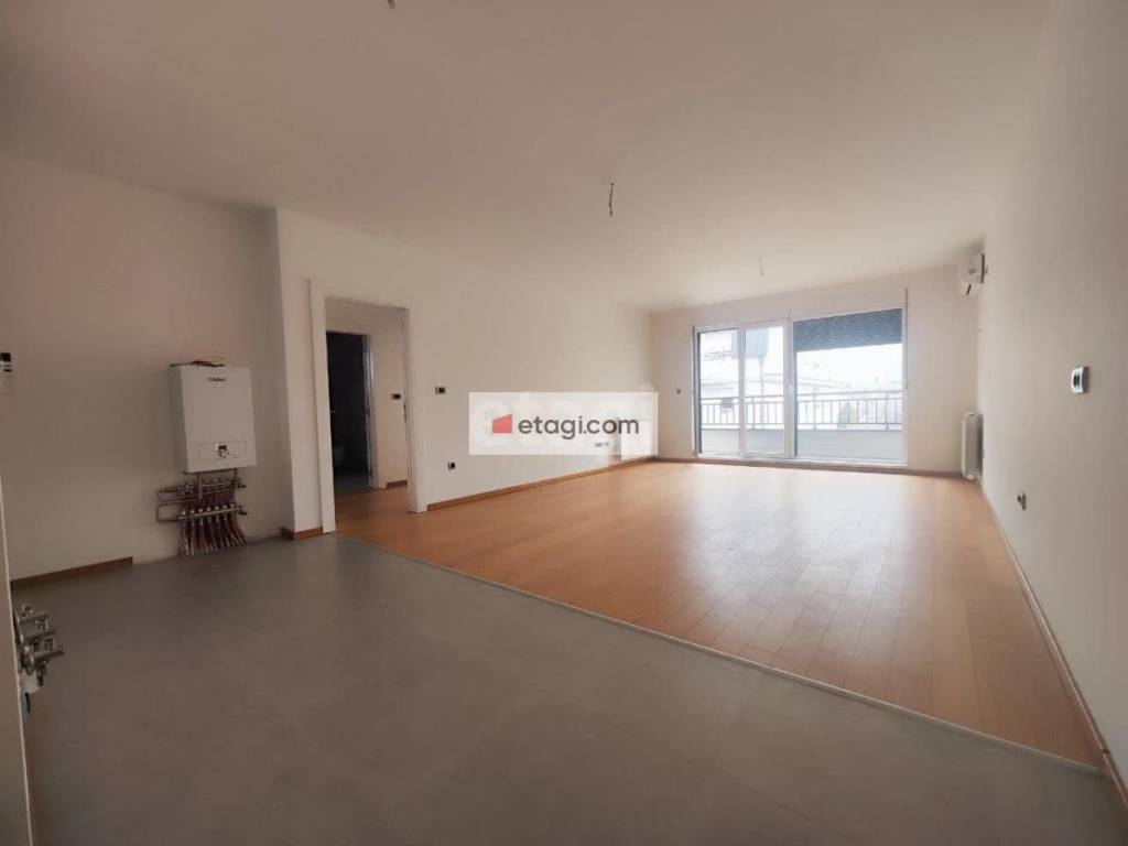 Trosobni stan novo, treći sprat, Autokomanda, Beograd