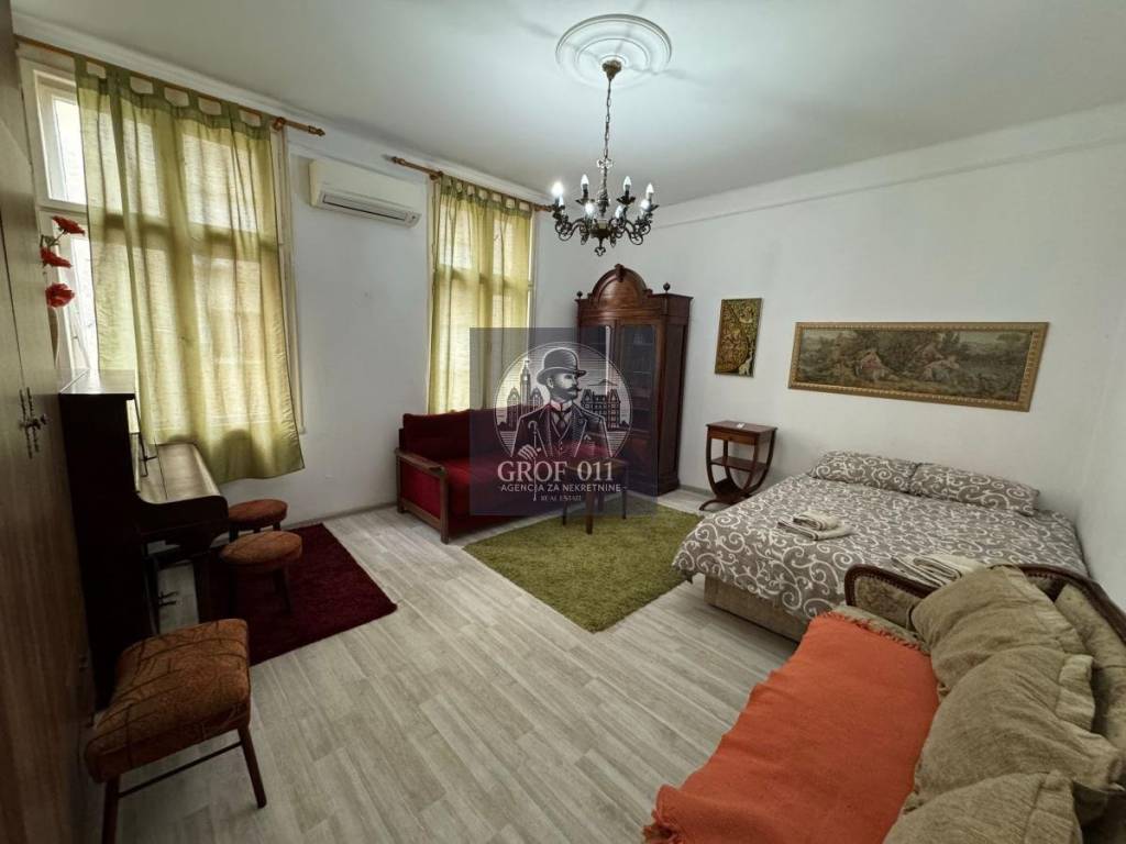 Četvorosobni stan u dobrom stanju, drugi sprat, Dorćol, Beograd