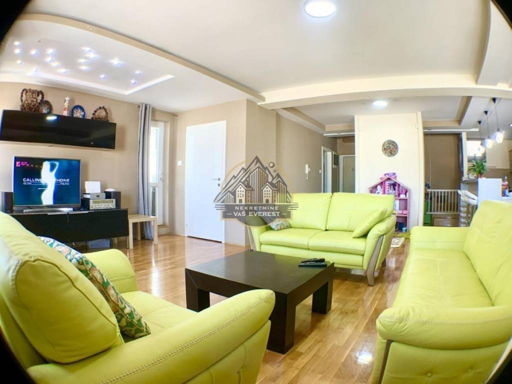 Trosobni stan u dobrom stanju, šesti sprat, Vukov spomenik - Đeram, Beograd