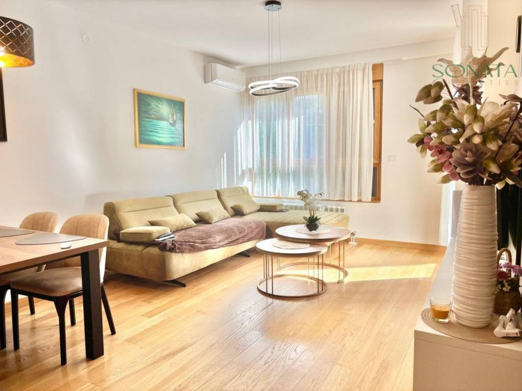Trosobni stan novo, prizemlje, Airport City - Blok 60, Beograd