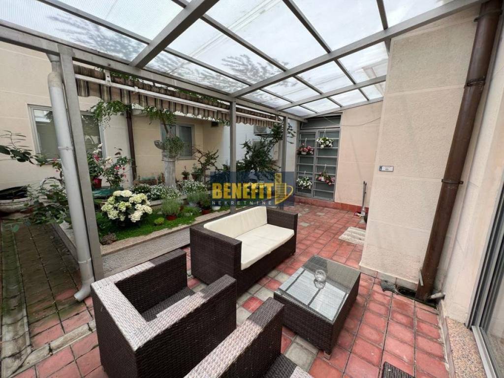 Trosobni stan u dobrom stanju, prizemlje, Crveni Krst - Južni bulevar, Beograd