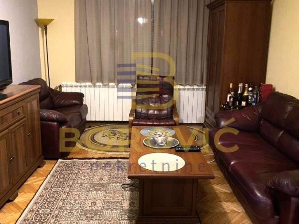 Četvorosobni stan u dobrom stanju, treći sprat, Cvetkova pijaca - Gradska bolnica, Beograd