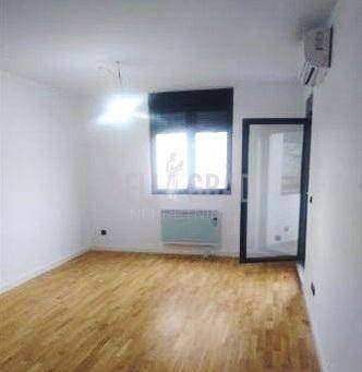 Trosobni stan Metohijska, Crveni Krst - Južni bulevar, Beograd