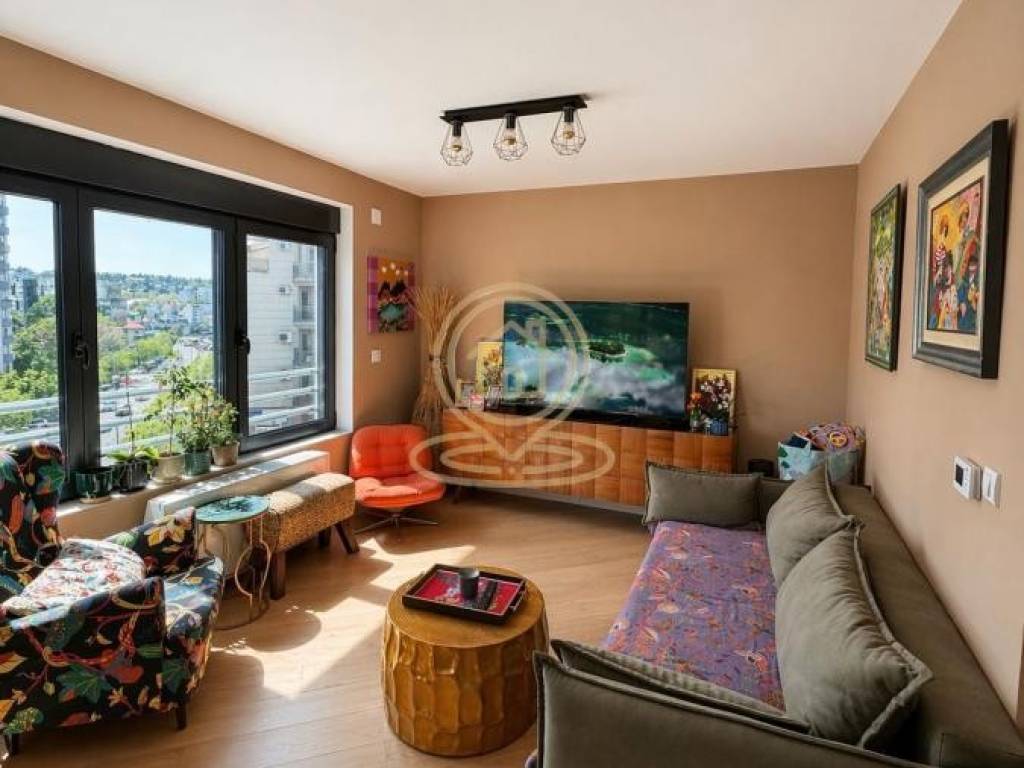 Trosobni stan novo, treći sprat, Hram Svetog Save - Neimar - Čubura, Beograd