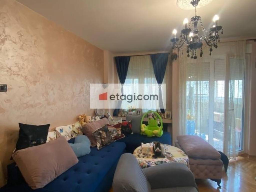 Trosobni stan drugi sprat, Beograd