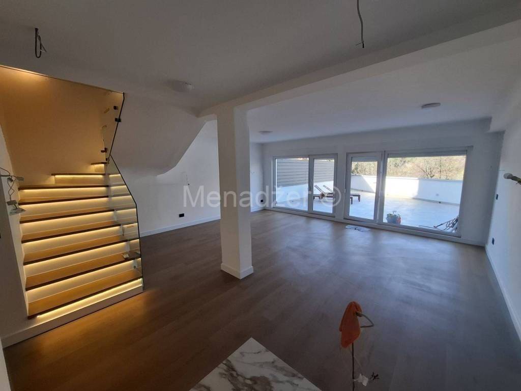 Četvorosobni stan 144 m², Dedinje, Beograd