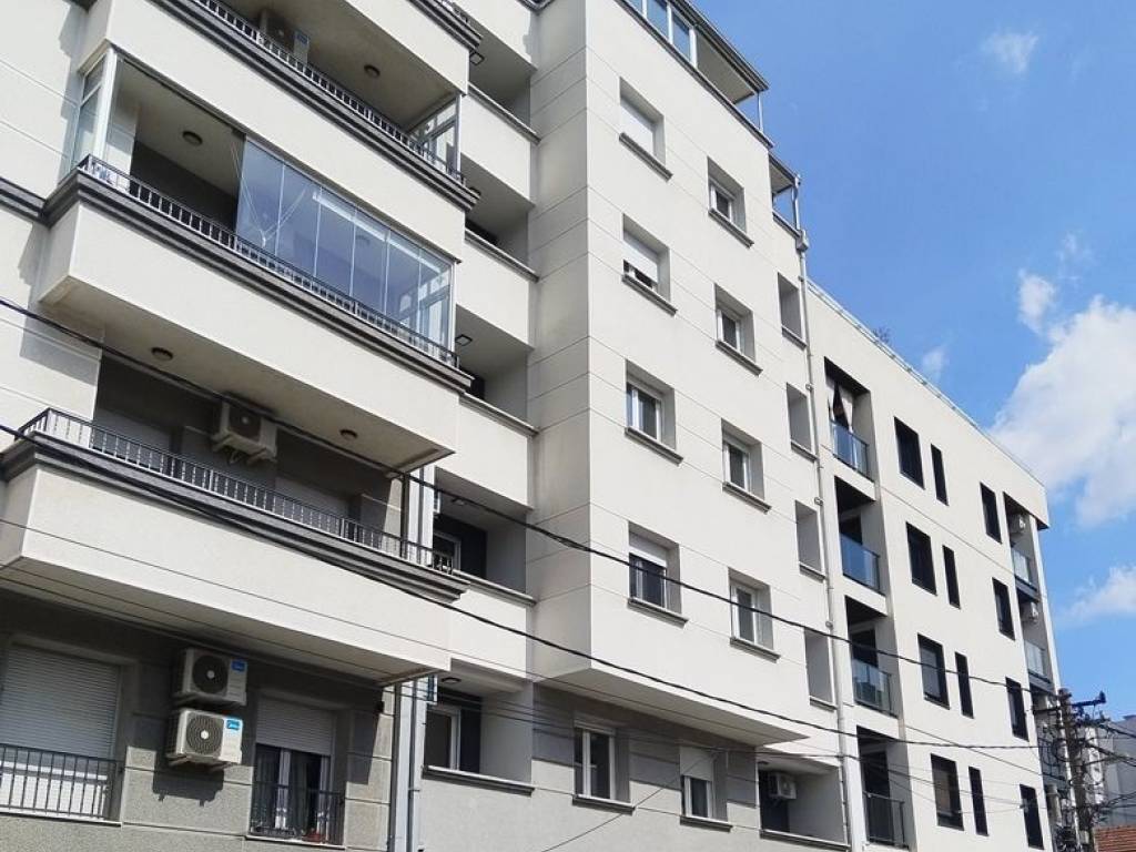 Trosobni stan novo, četvrti sprat, Vukov spomenik - Đeram, Beograd