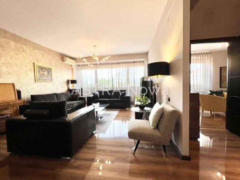 Trosobni stan u dobrom stanju, prvi sprat, Beograd