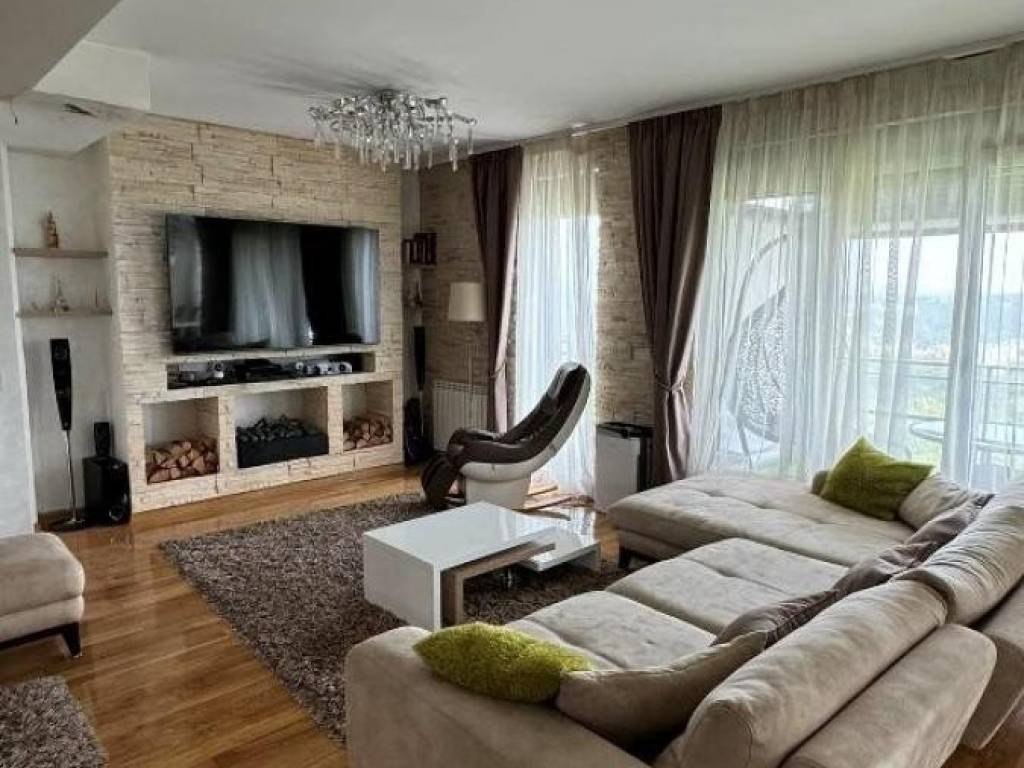 Stan Luke Vojvodića, Rakovica Centar - Skojevsko naselje, Beograd