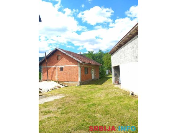 Kuća 80 m2 i plac 55 ari Lohovo Bihać