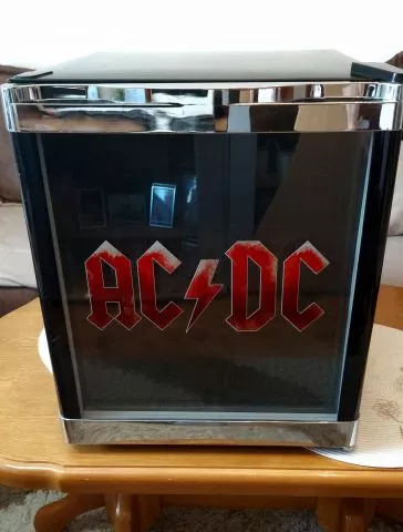 MINI FRIŽIDER AC/DC