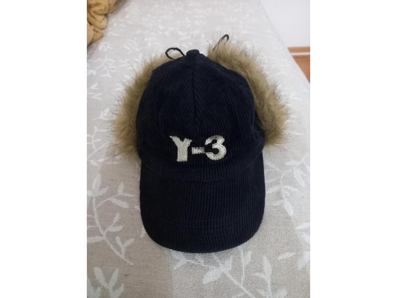 SOMOTSKI KAČKET SA NAUŠNICAMA "Y - 3", NOV, OBIM 58 CM!