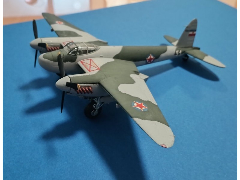 Gotova maketa aviona DH Mosquito 1:72