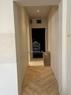 Prodaje se 2.0 renoviran stan na odličnoj lokaciji