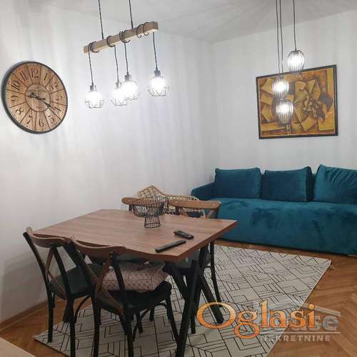 NOVI SAD - CENTAR - 70m2 - 700 evra