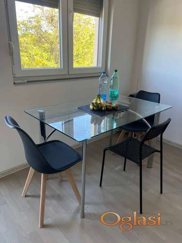 Stakleni Trpezarijski Sto 130x80cm