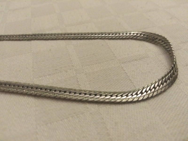 metalna ogrlica
