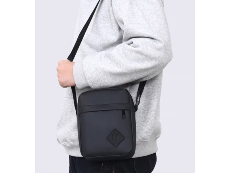 Unisex torbica preko ramena-sportska • Crna Nova