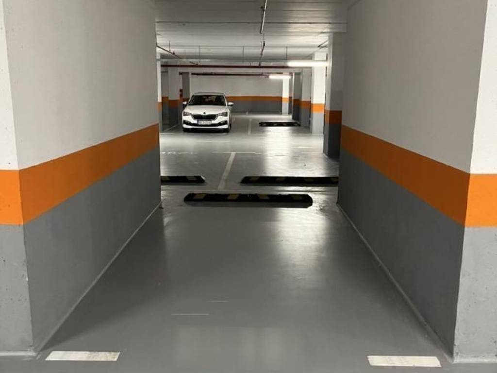 Parking mesto za auto/motor za Prodaja